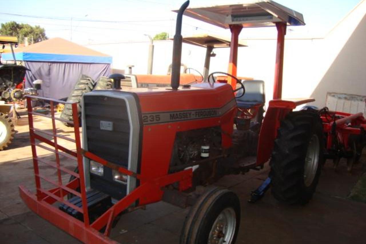 Trator Massey Ferguson 235 77/77 - Edin Tratores | Trucadao.com.br