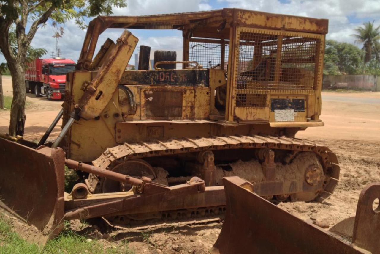 Trator de Esteiras Caterpillar D6 95/95 - Alípio Máquinas | Trucadao.com.br