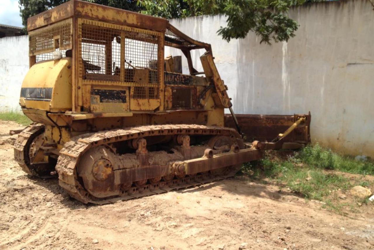 Trator de Esteiras Caterpillar D6 95/95 - Alípio Máquinas | Trucadao.com.br