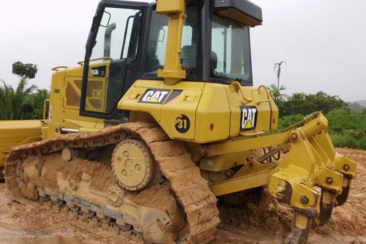 Trator de Esteiras Caterpillar D6 09/09 - Alípio Máquinas | Trucadao.com.br