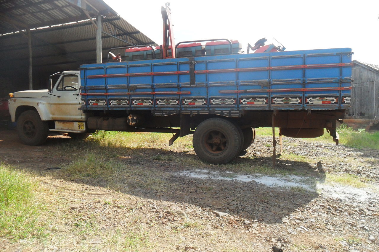 Caminhão Ford F13000 83/83 - Central Caminhões | Trucadao.com.br