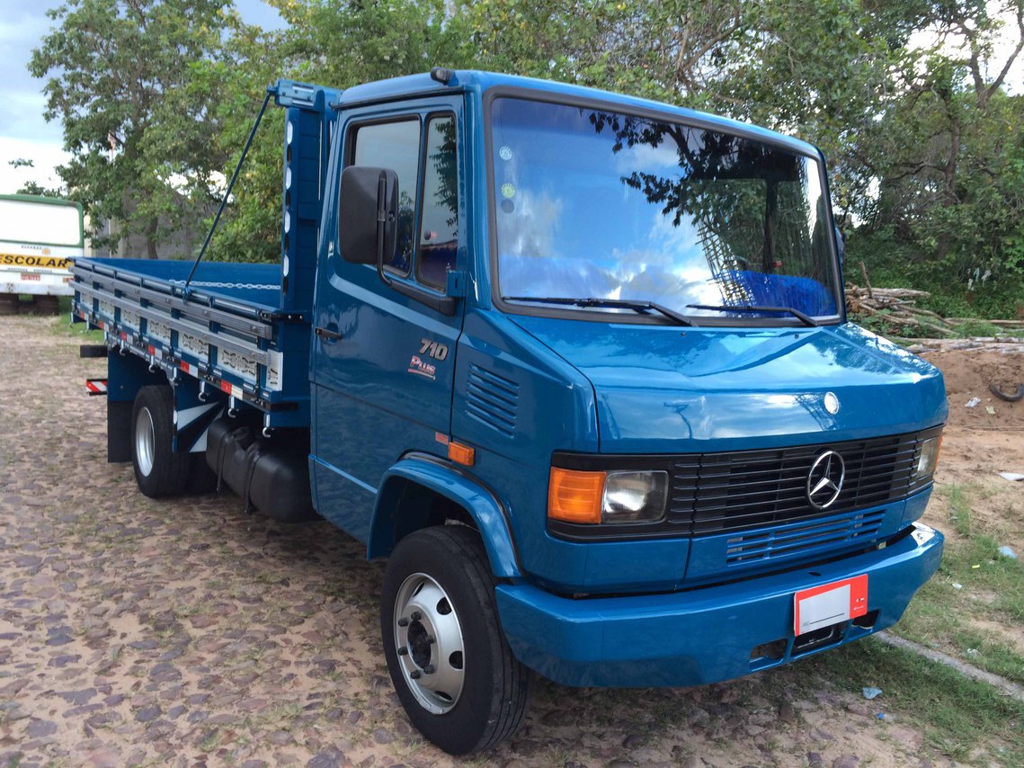 Caminhão Mercedes Benz MB710 10/10 - Paulo Veículos | Trucadao.com.br