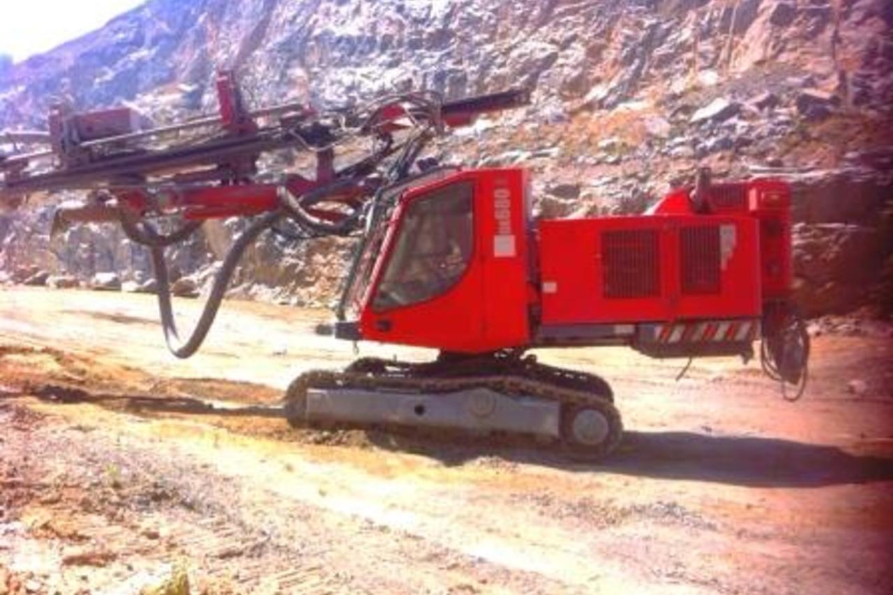 Perfuratriz Sandvik DX 680 08/08 - BHLOC | Trucadao.com.br