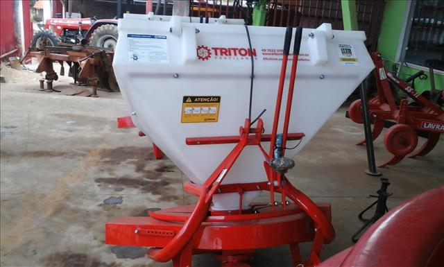 Adubadeira Triton Fertilance HP Cafeeira 15/15 - Marquinho Tratores ...