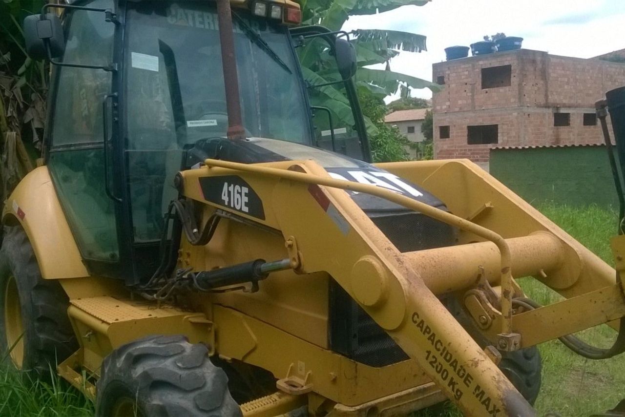 Retroescavadeira Caterpillar 416E 10/10 - Alípio Máquinas | Trucadao.com.br