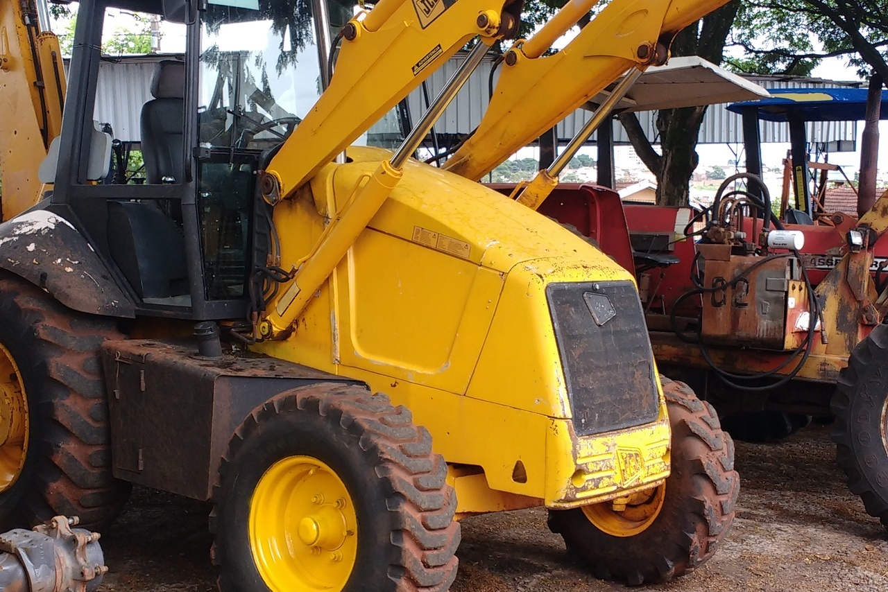 Retroescavadeira JCB JCB 214E.4 - Travel Máquinas Agrícolas | Trucadao ...