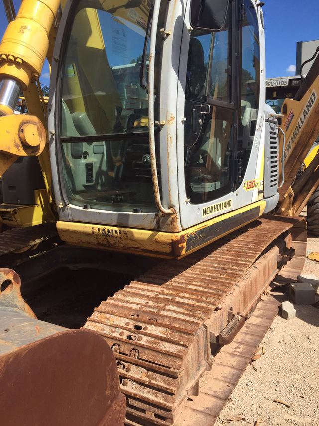 Escavadeira New Holland E130 09/09 - Alípio Máquinas | Trucadao.com.br