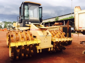 Rolo compactador Dynapac CT262 05/05 - Premium Tratores | Trucadao.com.br