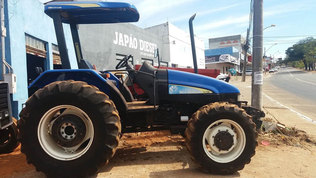 Trator New Holland TL75 11/11 - TratorMaq | Trucadao.com.br