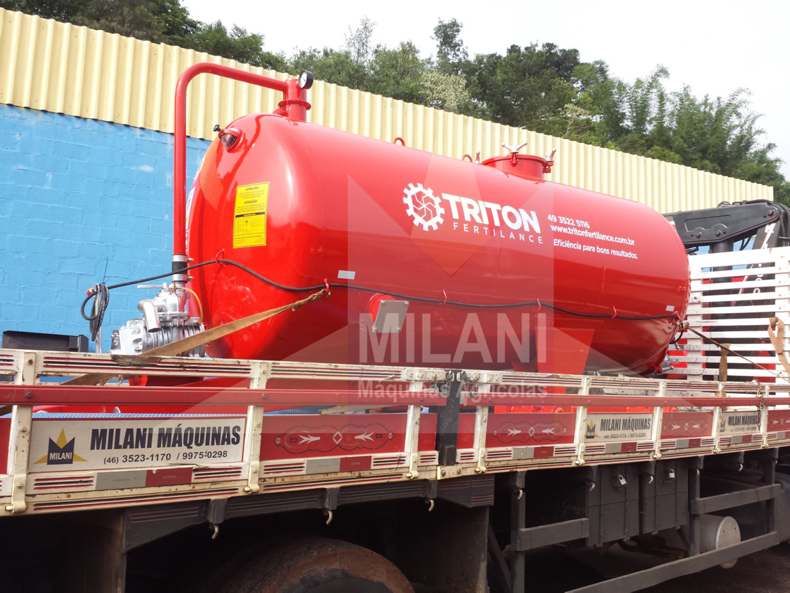 Distribuidor de Esterco Liquido Triton Fertilance VC 5000 Litros ...