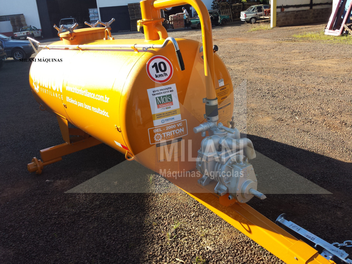 Distribuidor de Esterco Liquido Triton Fertilance VC 5000 Litros ...