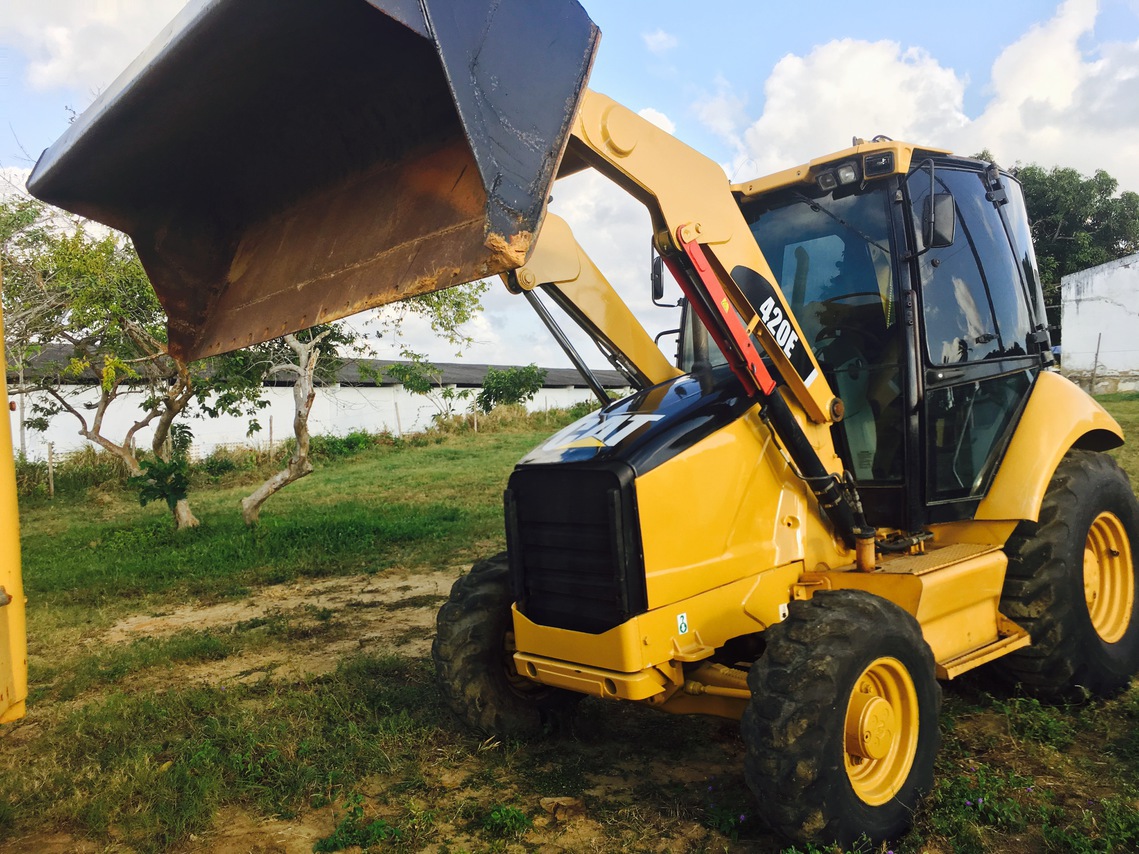 Retroescavadeira Caterpillar 416E 08/08 - Premium Tratores | Trucadao.com.br