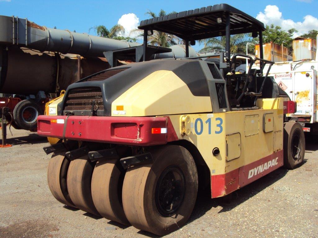 Rolo compactador Dynapac CP274 10/10 - Premium Tratores | Trucadao.com.br