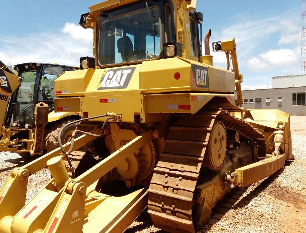 Trator de Esteiras Caterpillar D6 11/11 - BHLOC | Trucadao.com.br
