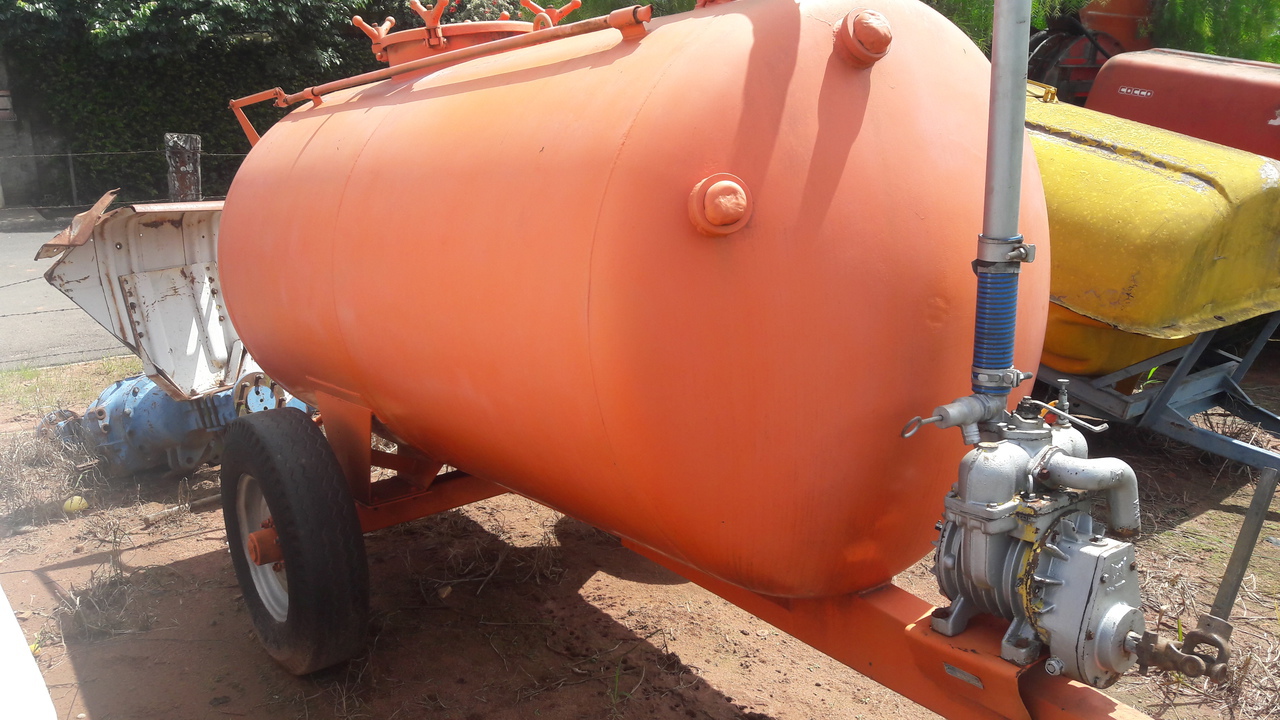 Distribuidor de Esterco Liquido Triton Fertilance BL 3000 Litros 00/00 ...