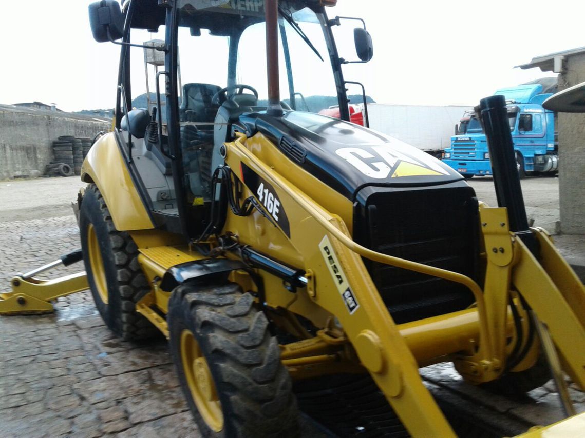 Retroescavadeira Caterpillar 416E 12/12 - Fabiano - Vendas de Máquinas Pesadas | Trucadao.com.br