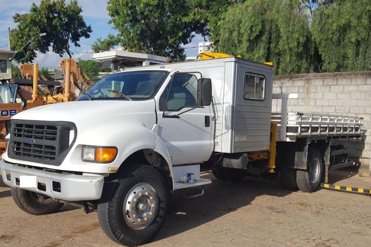 Caminhão Ford F14000 01/01 - BHLOC | Trucadao.com.br