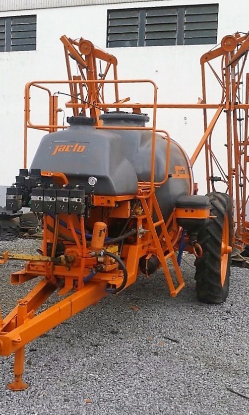 Pulverizador Jacto Advance 2000 Vortex 03/03 - Brasil Central Máquinas ...