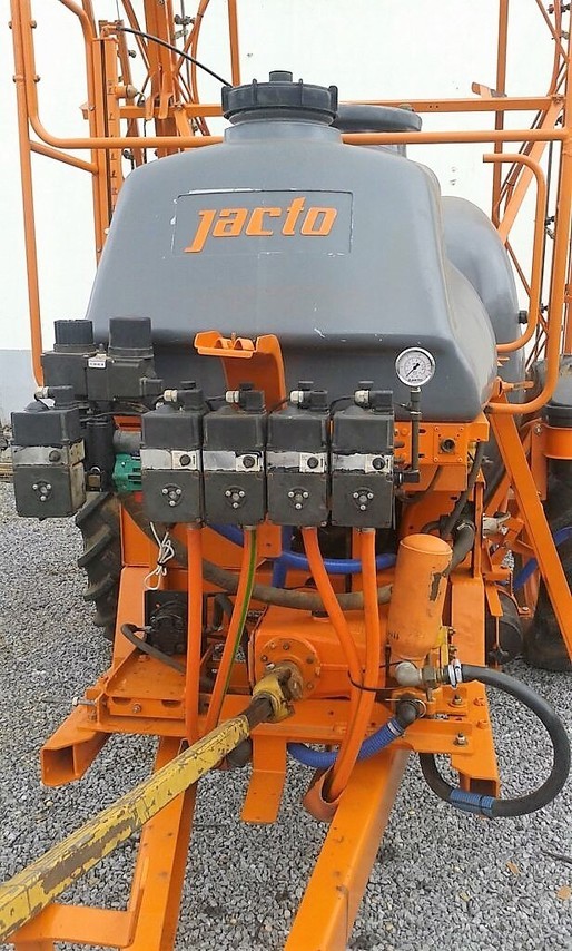 Pulverizador Jacto Advance 2000 Vortex 03/03 - Brasil Central Máquinas ...