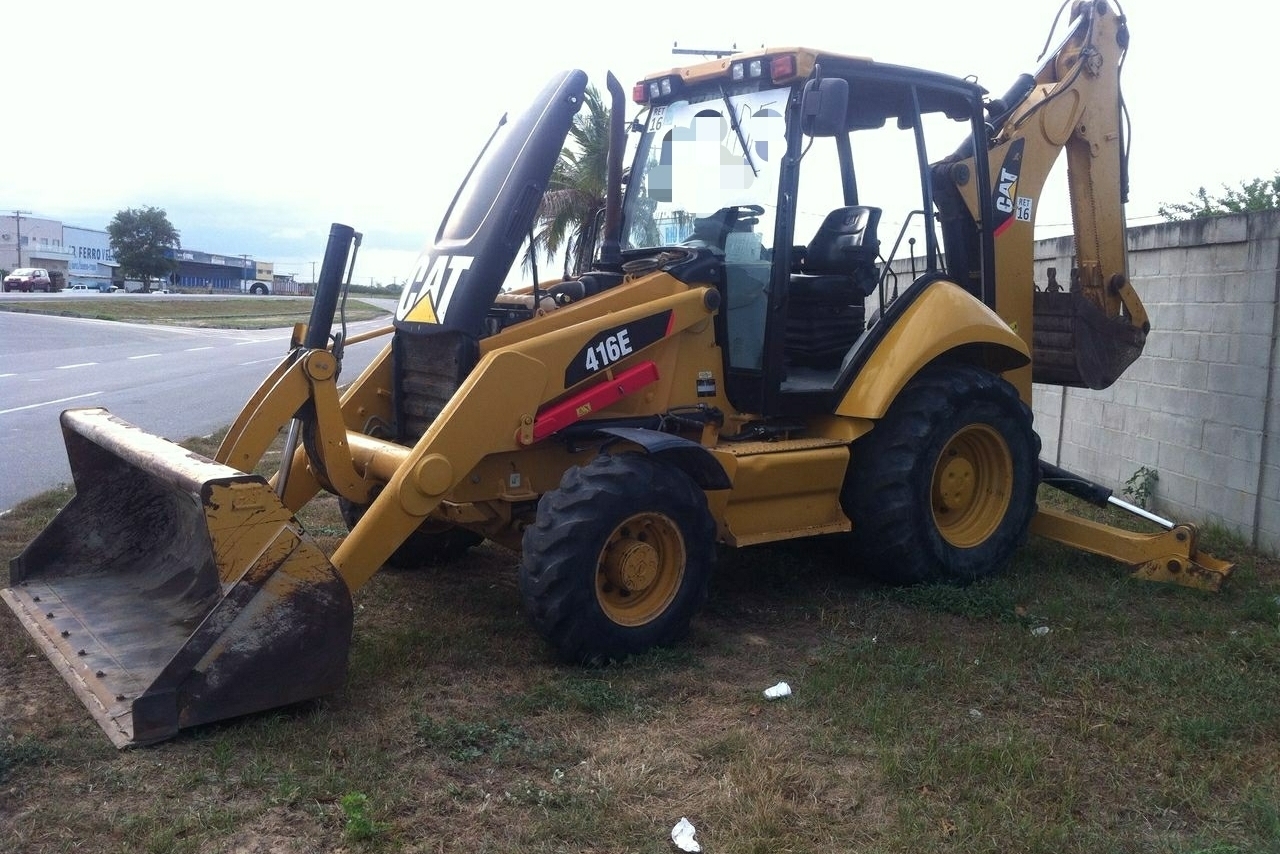 Retroescavadeira Caterpillar 416E 12/12 - Alípio Máquinas | Trucadao.com.br