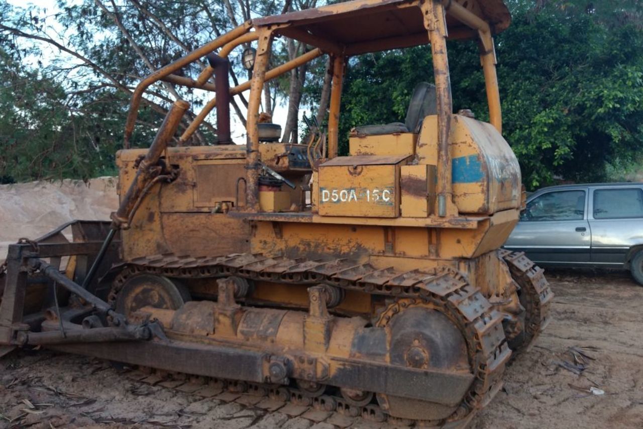 Trator de Esteiras Komatsu D50 89/89 - Alípio Máquinas | Trucadao.com.br