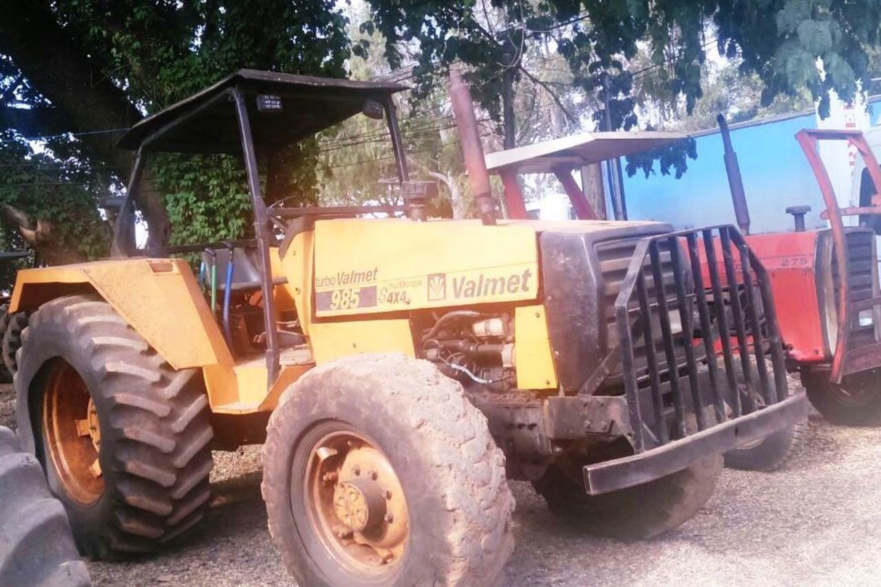 Trator Valmet 985 98/98 - BHLOC | Trucadao.com.br