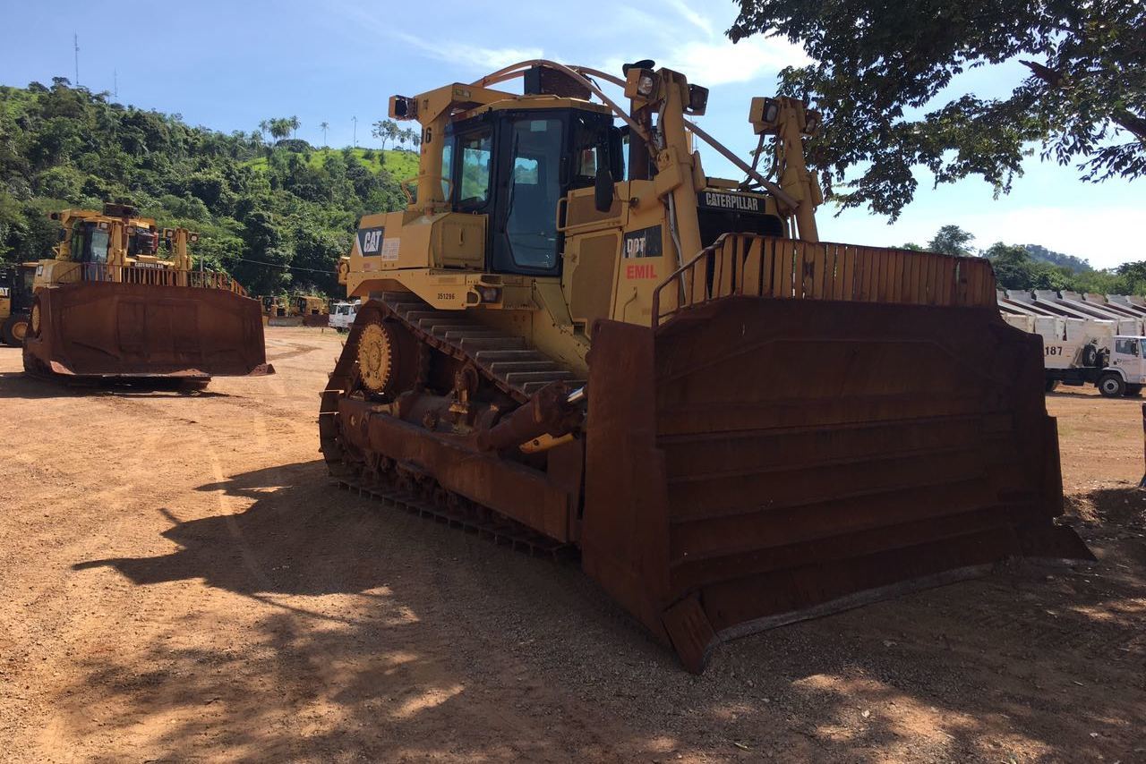 Trator de Esteiras Caterpillar D9 08/08 - DMU Máquinas | Trucadao.com.br