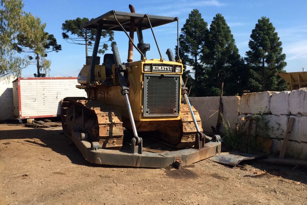 Trator de Esteiras Komatsu D65 89/89 - Alípio Máquinas | Trucadao.com.br