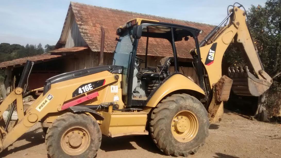 Retroescavadeira Caterpillar 416E 12/12 - Passerine Máquinas | Trucadao.com.br