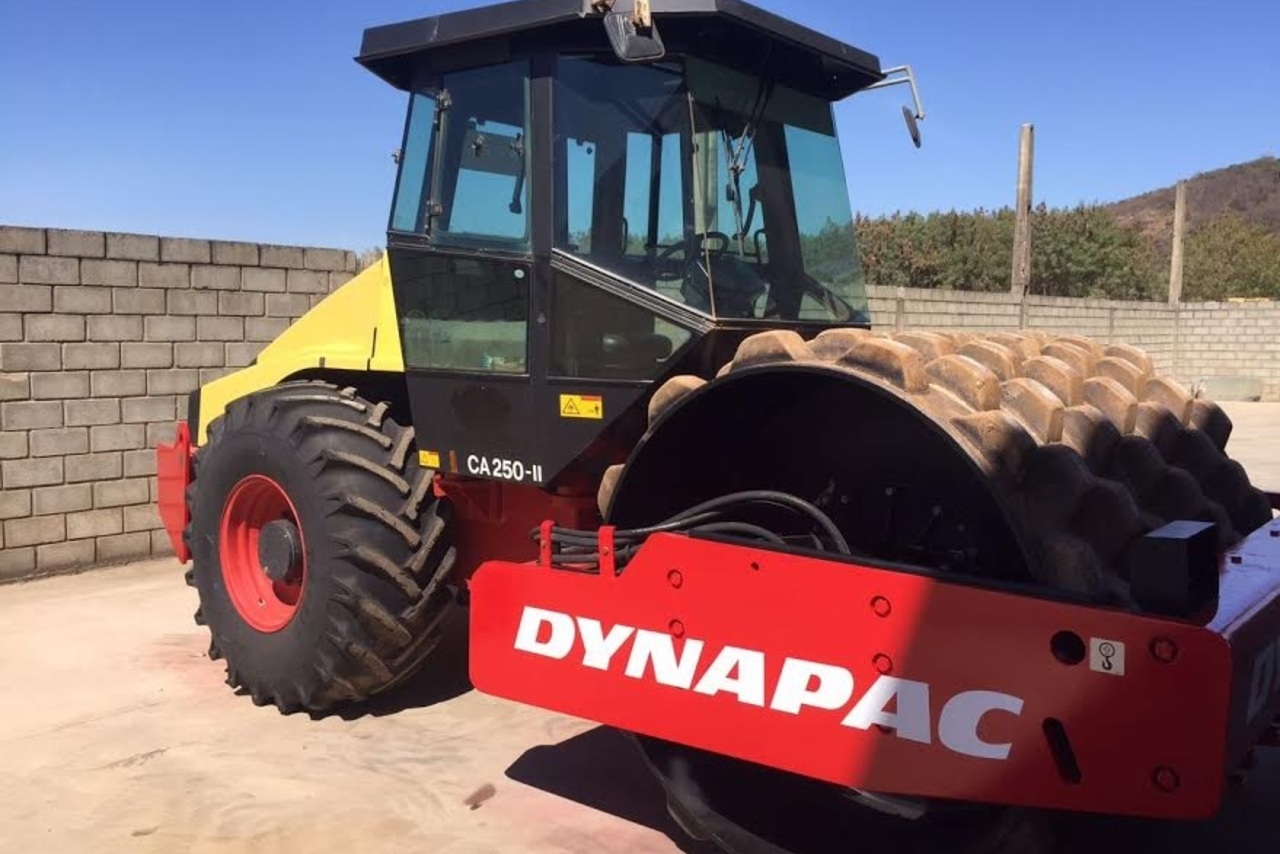 Rolo compactador Dynapac Rolo CA 250 11/11 - BHLOC | Trucadao.com.br