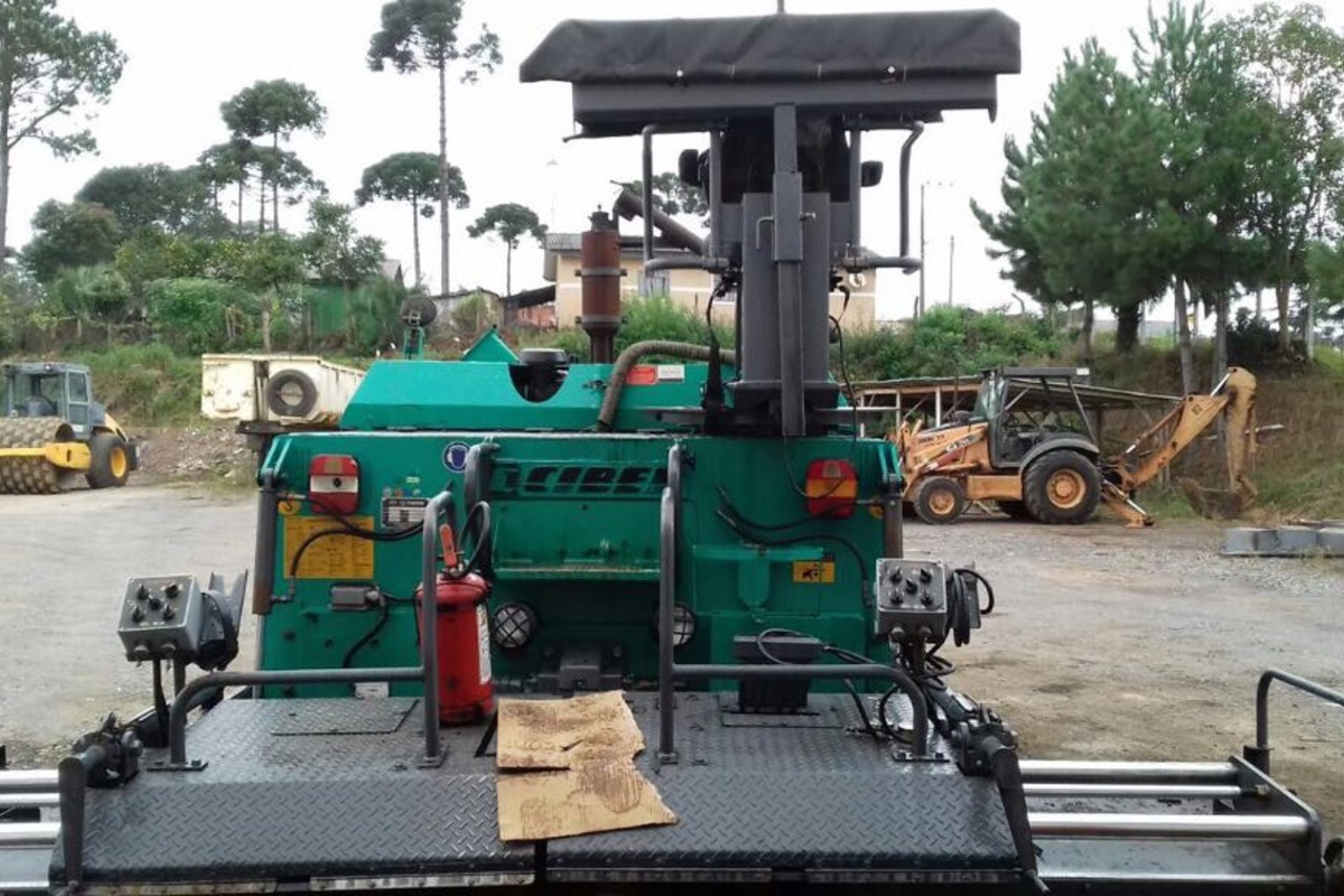 Vibroacabadora Ciber AF 4500 12/12 - Premium Tratores | Trucadao.com.br