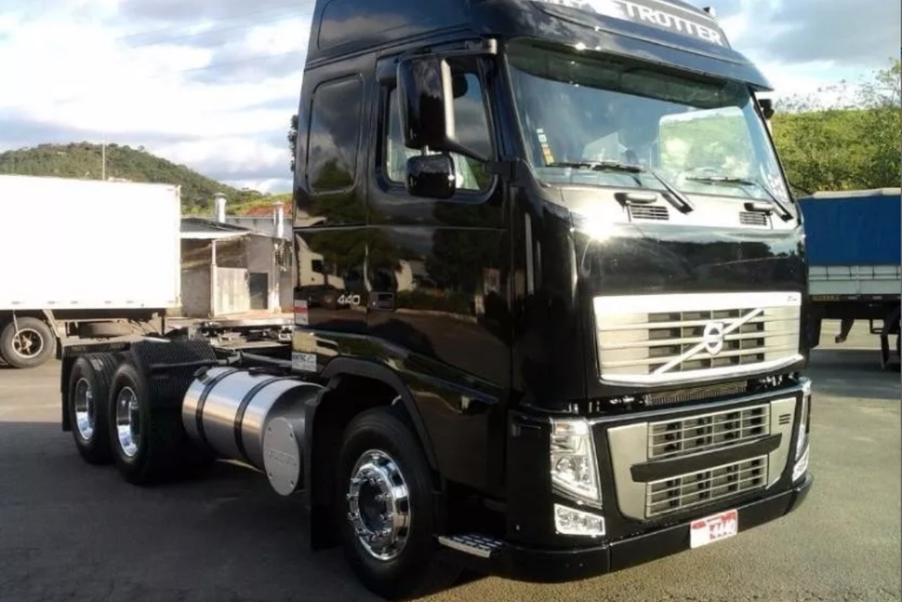 Caminhão Volvo FH12 440 11/11 - Laerte José Bastos - ADSS | Trucadao.com.br