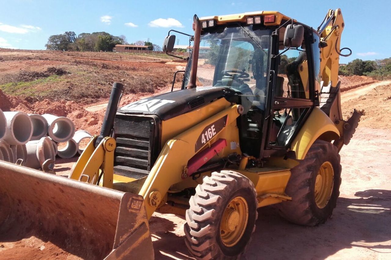 Retroescavadeira Caterpillar 416E 10/10 - Alípio Máquinas | Trucadao.com.br