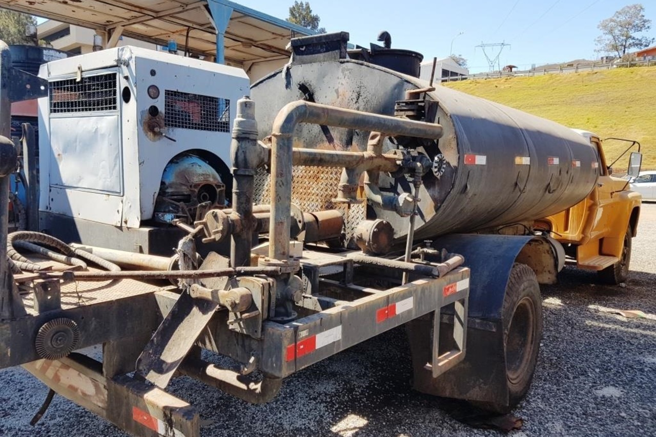 Caminhão Ford F13000 82/82 - BHLOC | Trucadao.com.br