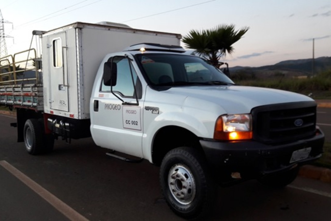 Caminhão Ford F4000 06/06 - Auto Truck Caminhões | Trucadao.com.br