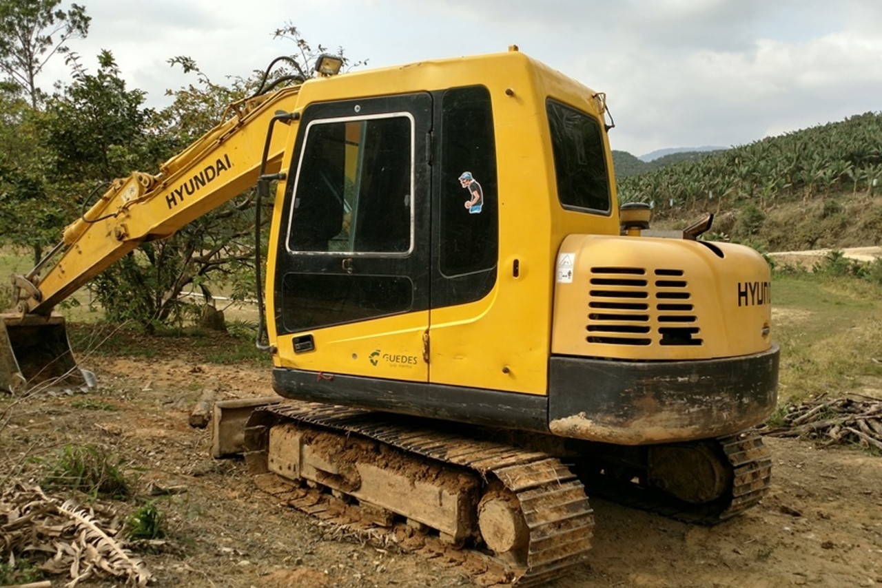Mini Escavadeira Hyundai R80 12/12 - Passerine Máquinas | Trucadao.com.br
