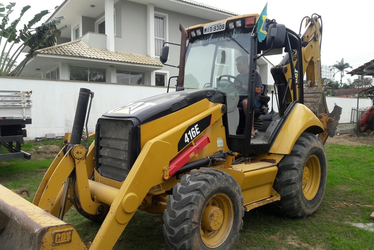 Retroescavadeira Caterpillar 416E 10/10 - Fabiano - Vendas de Máquinas Pesadas | Trucadao.com.br