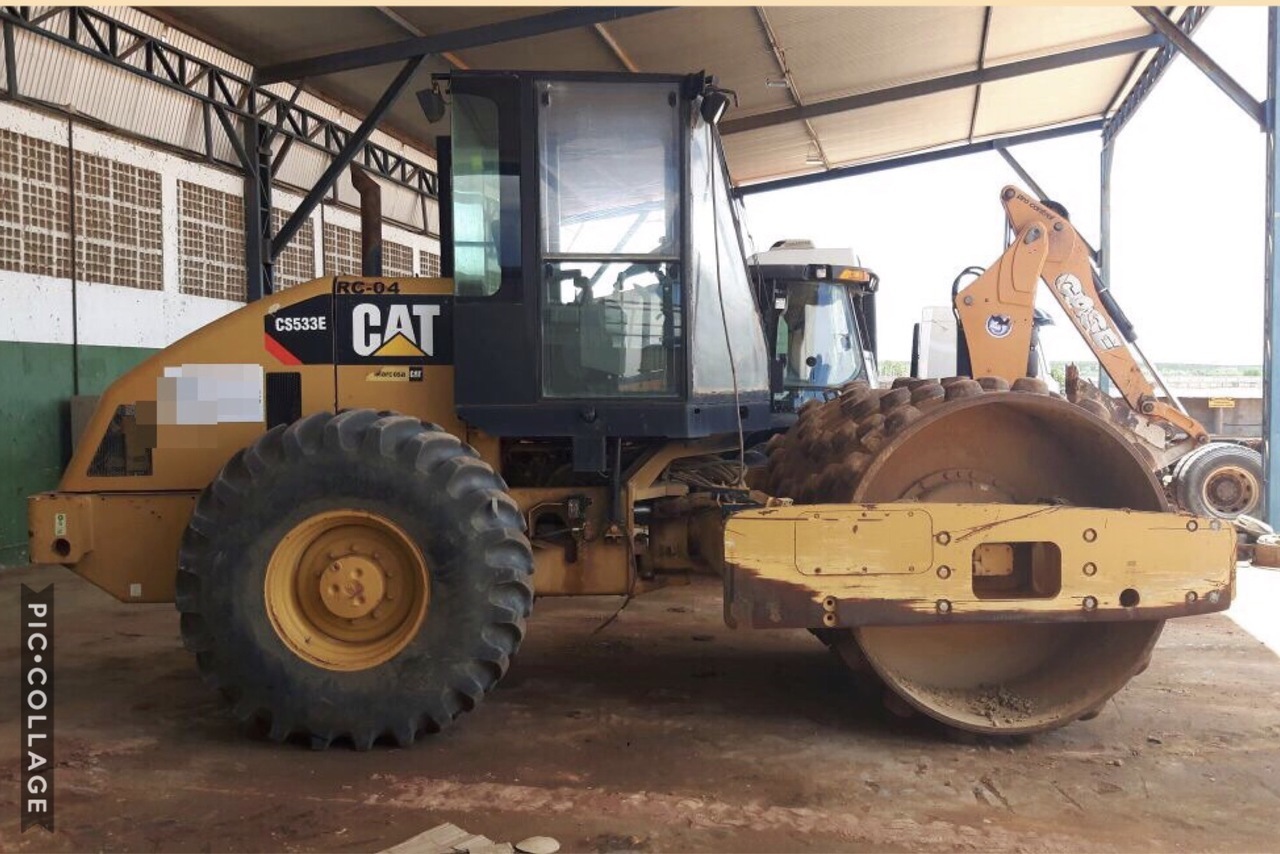 Rolo compactador Caterpillar CS533E 10/10 - Premium Tratores | Trucadao ...