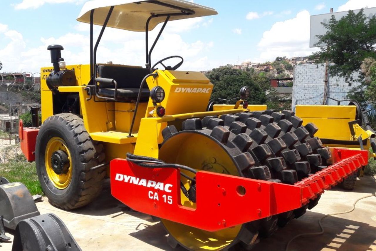 Rolo compactador Dynapac Rolo CA15 86/86 - BHLOC | Trucadao.com.br