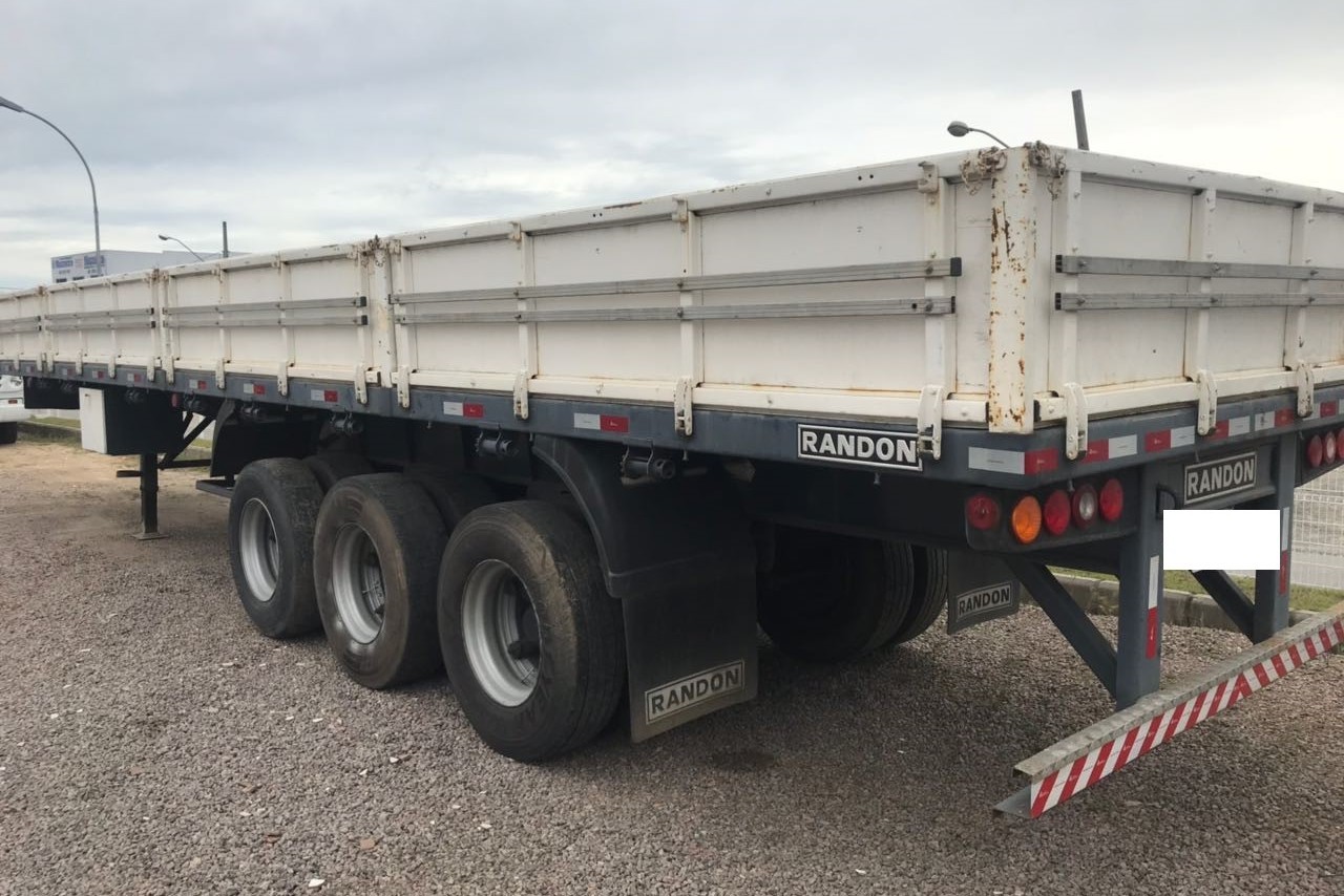Semi Reboque Randon Carga seca 04/04 - Silvio Caminhões | Trucadao.com.br
