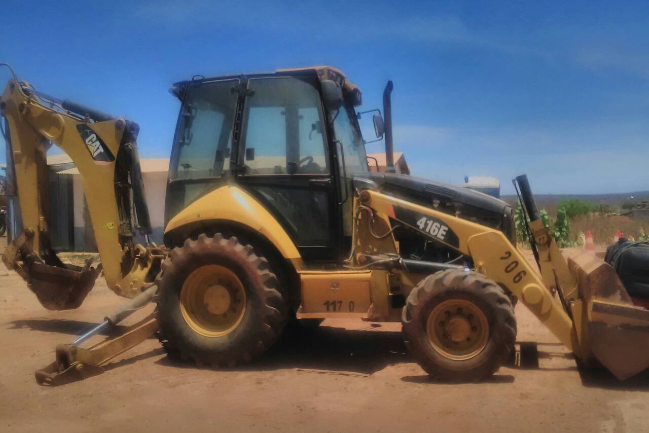 Retroescavadeira Caterpillar 416E 10/10 - Alípio Máquinas | Trucadao.com.br