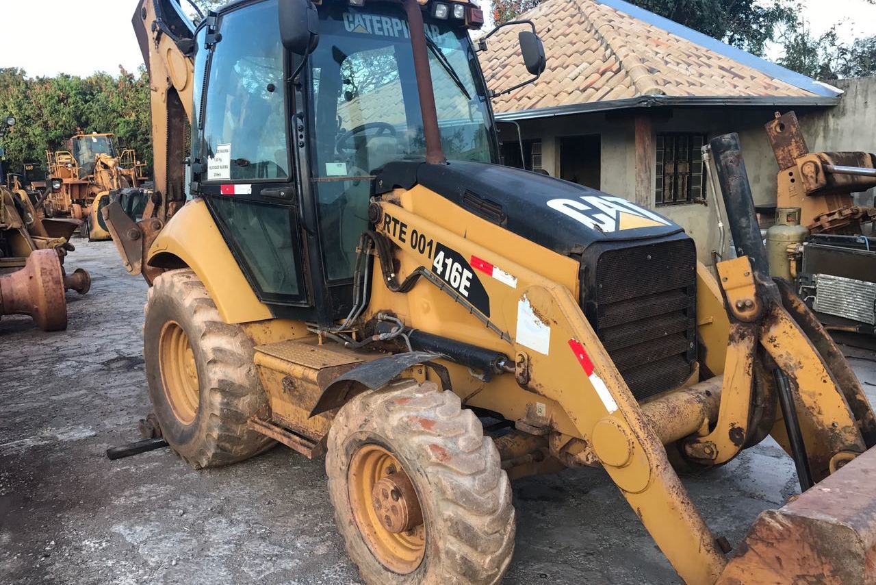 Retroescavadeira Caterpillar 416E 11/11 - Equipamentos Pesados | Trucadao.com.br