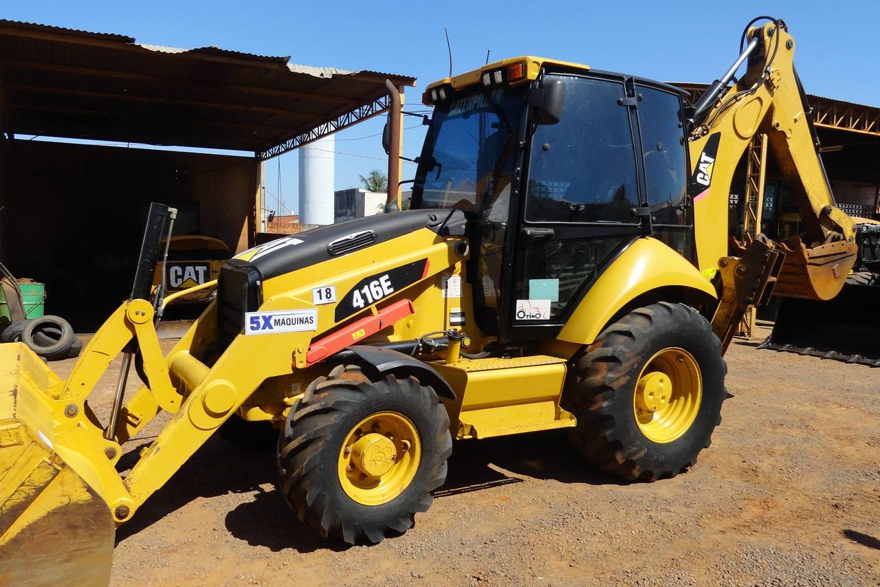 Retroescavadeira Caterpillar 416E 12/12 - 5X Máquinas | Trucadao.com.br