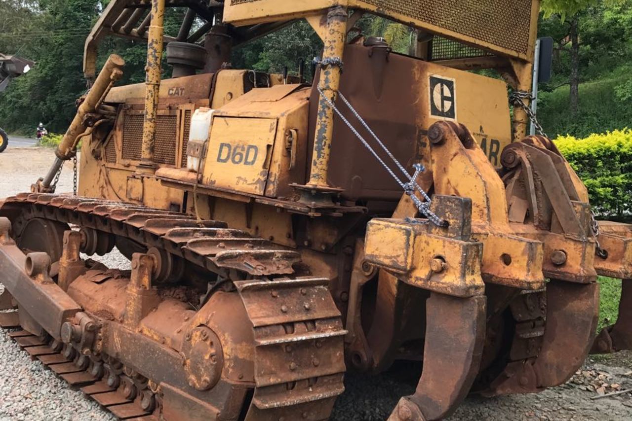 Trator de Esteiras Caterpillar D6 84/84 - Edmaq Comércio de Máquinas e Caminhões | Trucadao.com.br