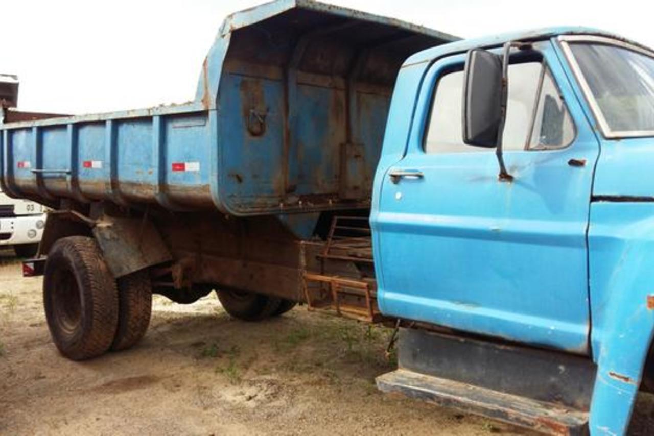 Caminhão Ford F11000 81/81 - Serrano Máquinas | Trucadao.com.br