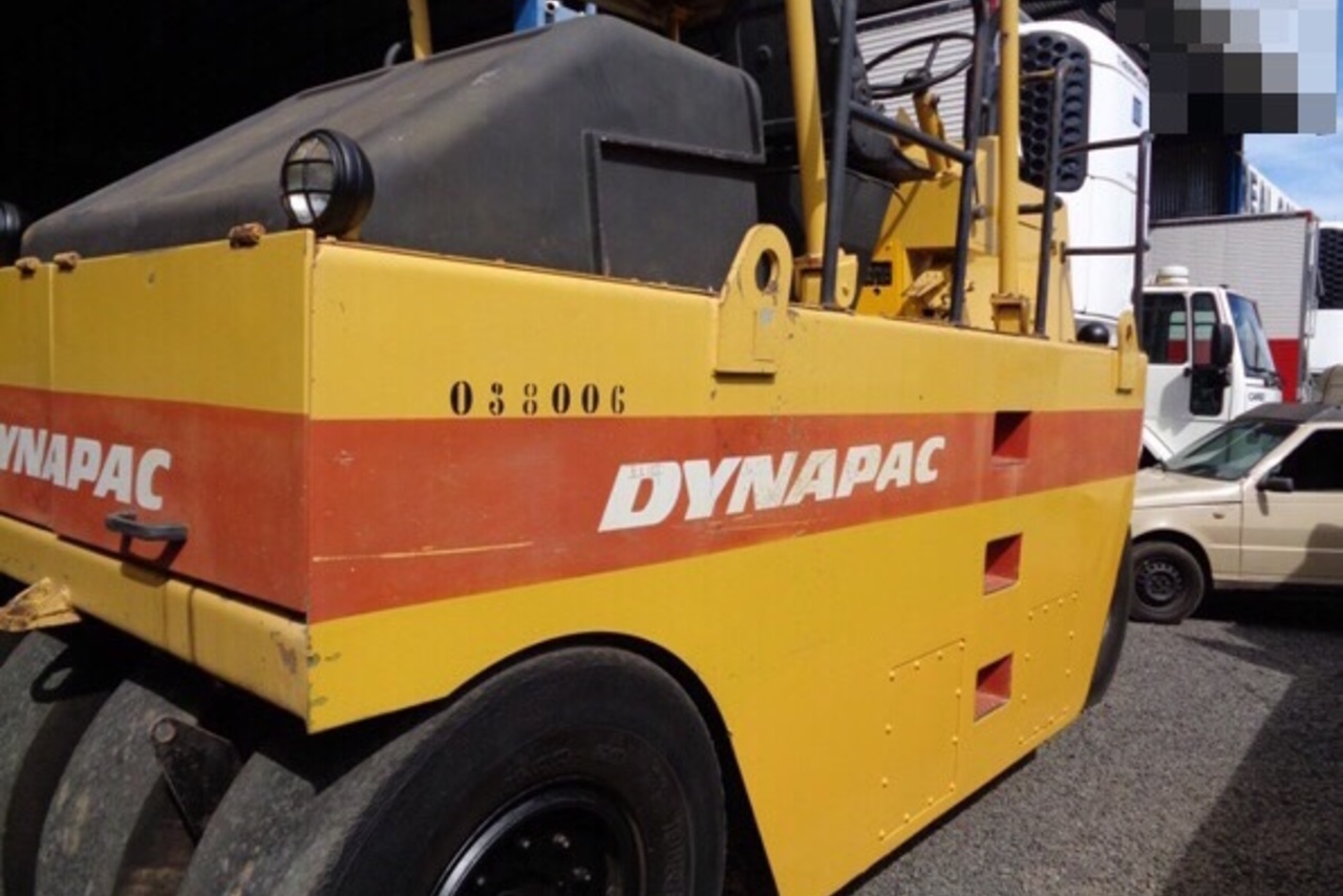 Rolo compactador Dynapac CP221 05/05 - Premium Tratores | Trucadao.com.br