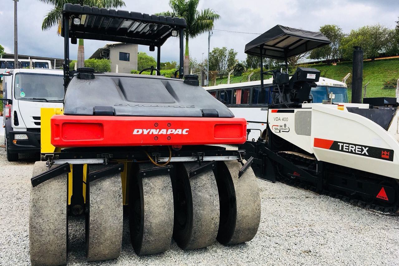 Rolo compactador Dynapac CP274 10/10 - Premium Tratores | Trucadao.com.br