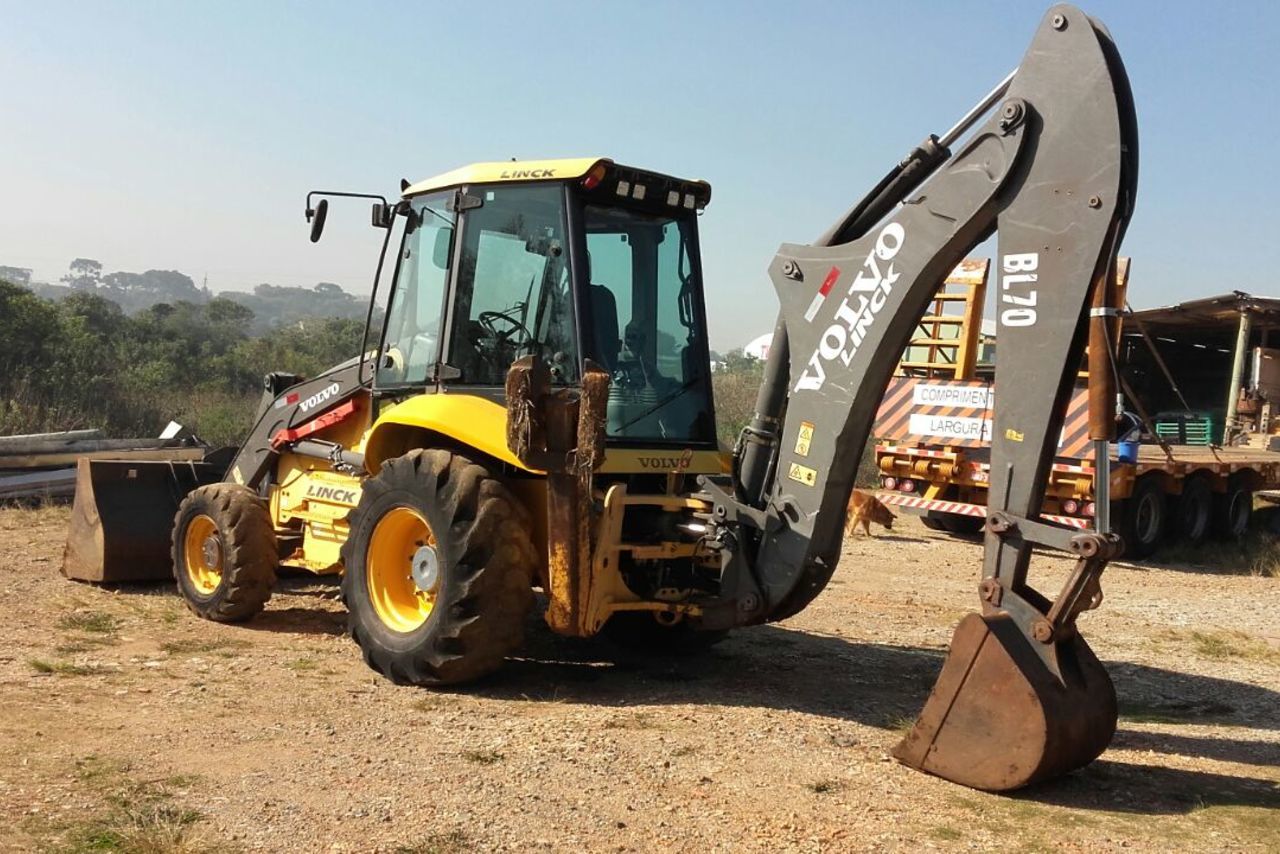 Retroescavadeira Volvo BL70 11/11 - Passerine Máquinas | Trucadao.com.br