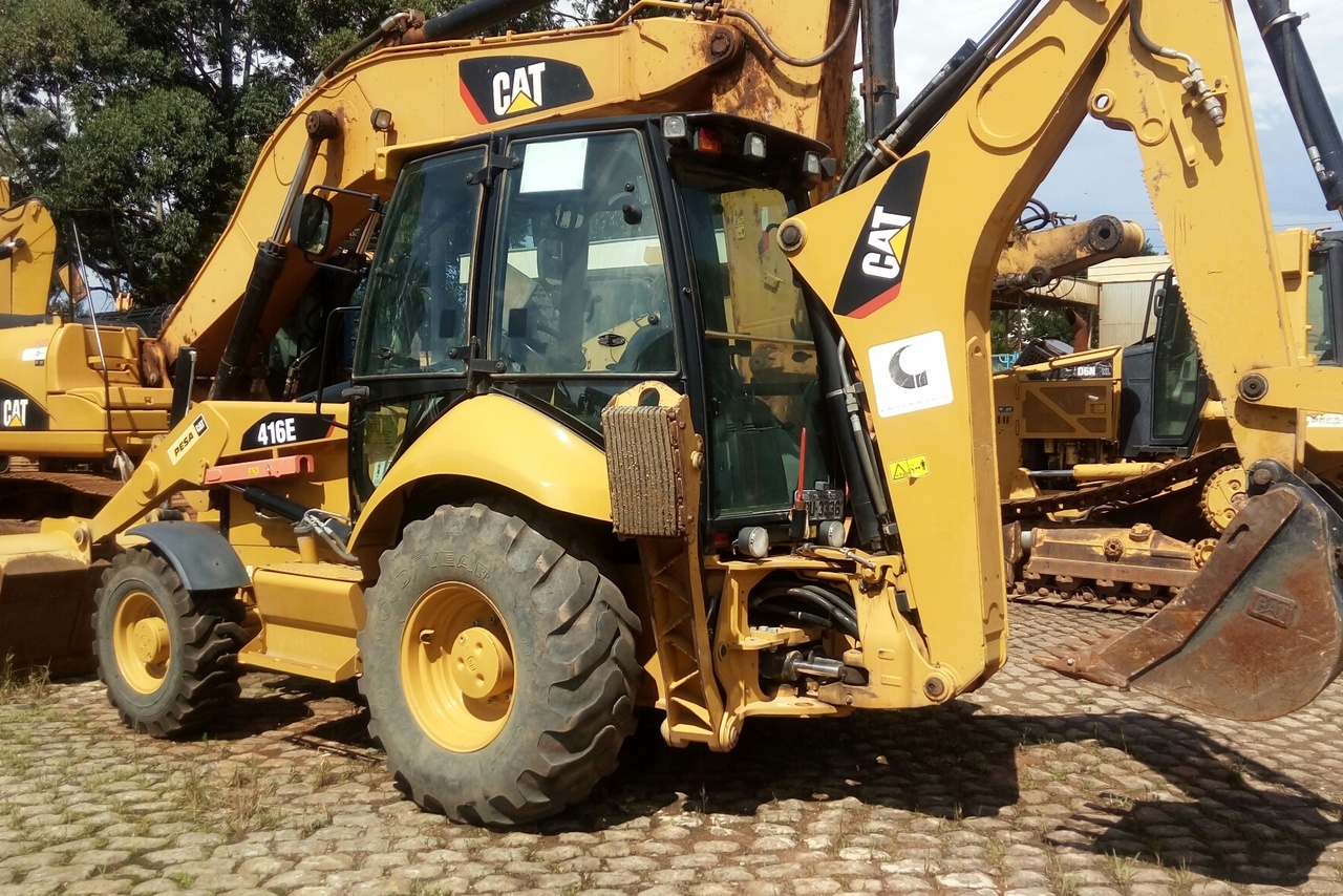 Retroescavadeira Caterpillar 416E 14/14 - R.Franco Engenharia | Trucadao.com.br