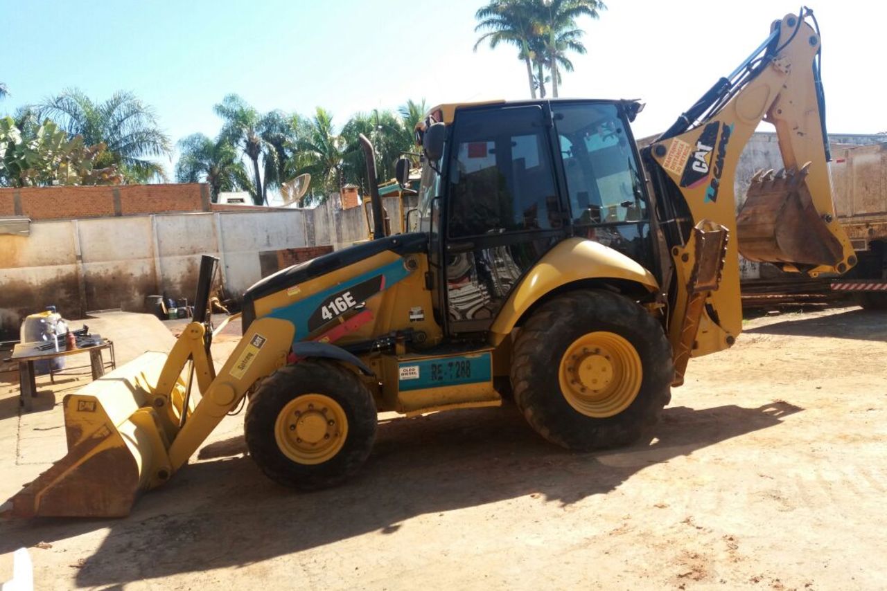 Retroescavadeira Caterpillar 416E 13/13 - L R Campos | Trucadao.com.br